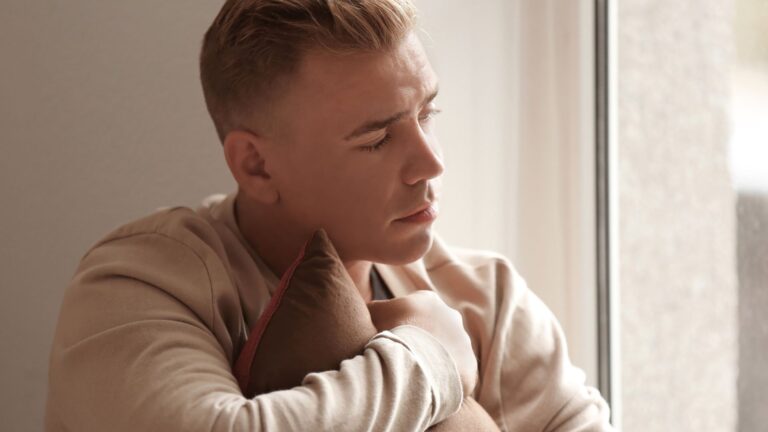 Crack Vs. Cocaine: What’s The Difference - Radix Recovery